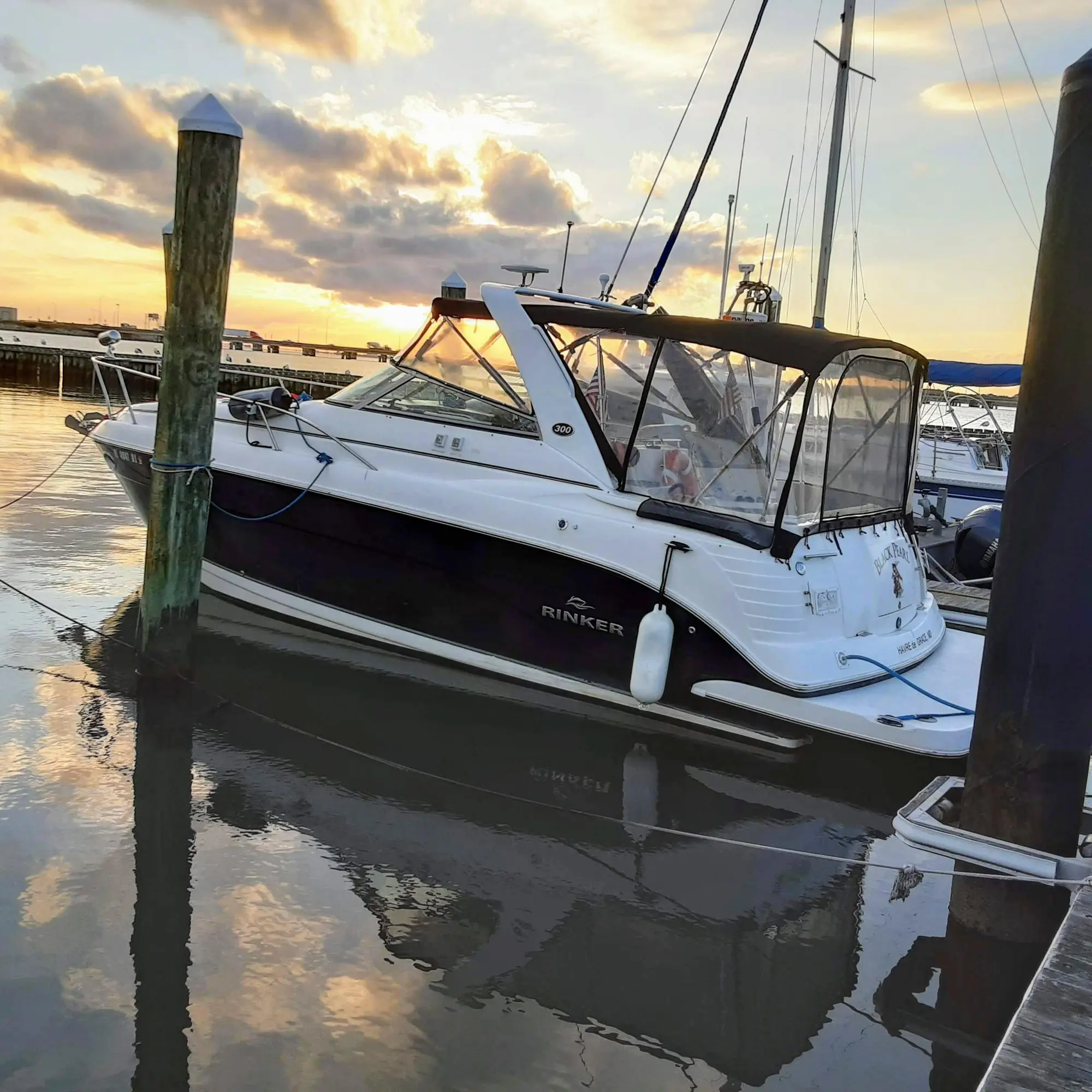 Used 2007 Rinker 300 Express Cruiser, Grasonville - Boats For Sale ...